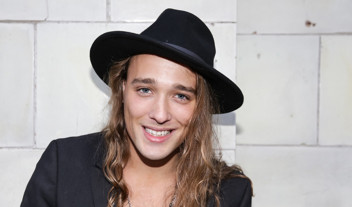 Travis Cormier lance enfin son premier album - Showbizz.net