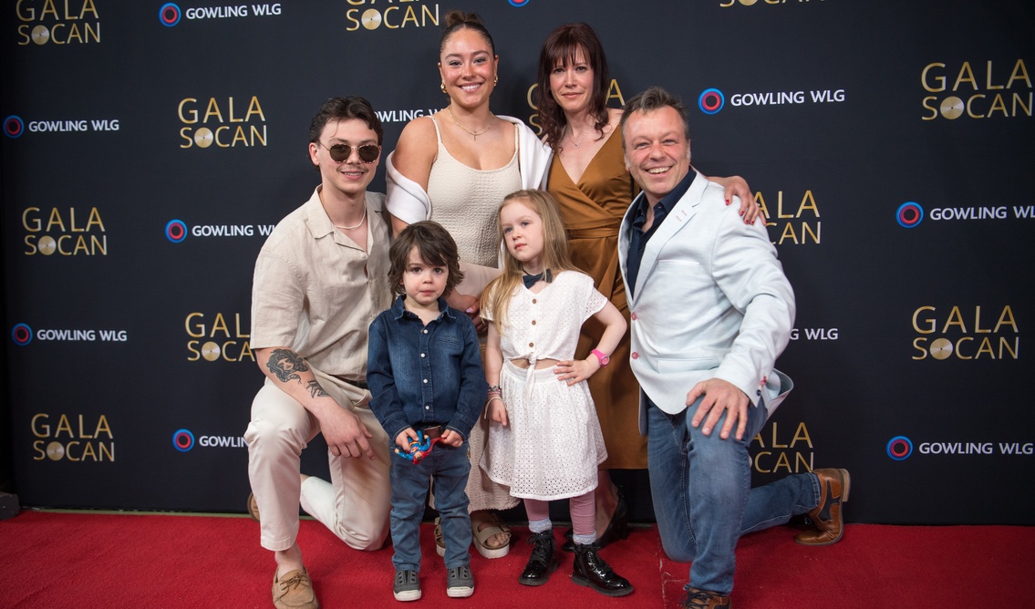 Adorable photo de famille pour Daniel Boucher - Showbizz.net