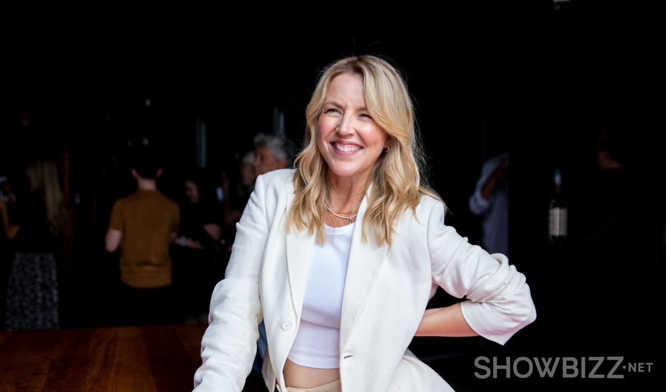 Julie Bélanger est magnifique pour son dernier tournage de l'année