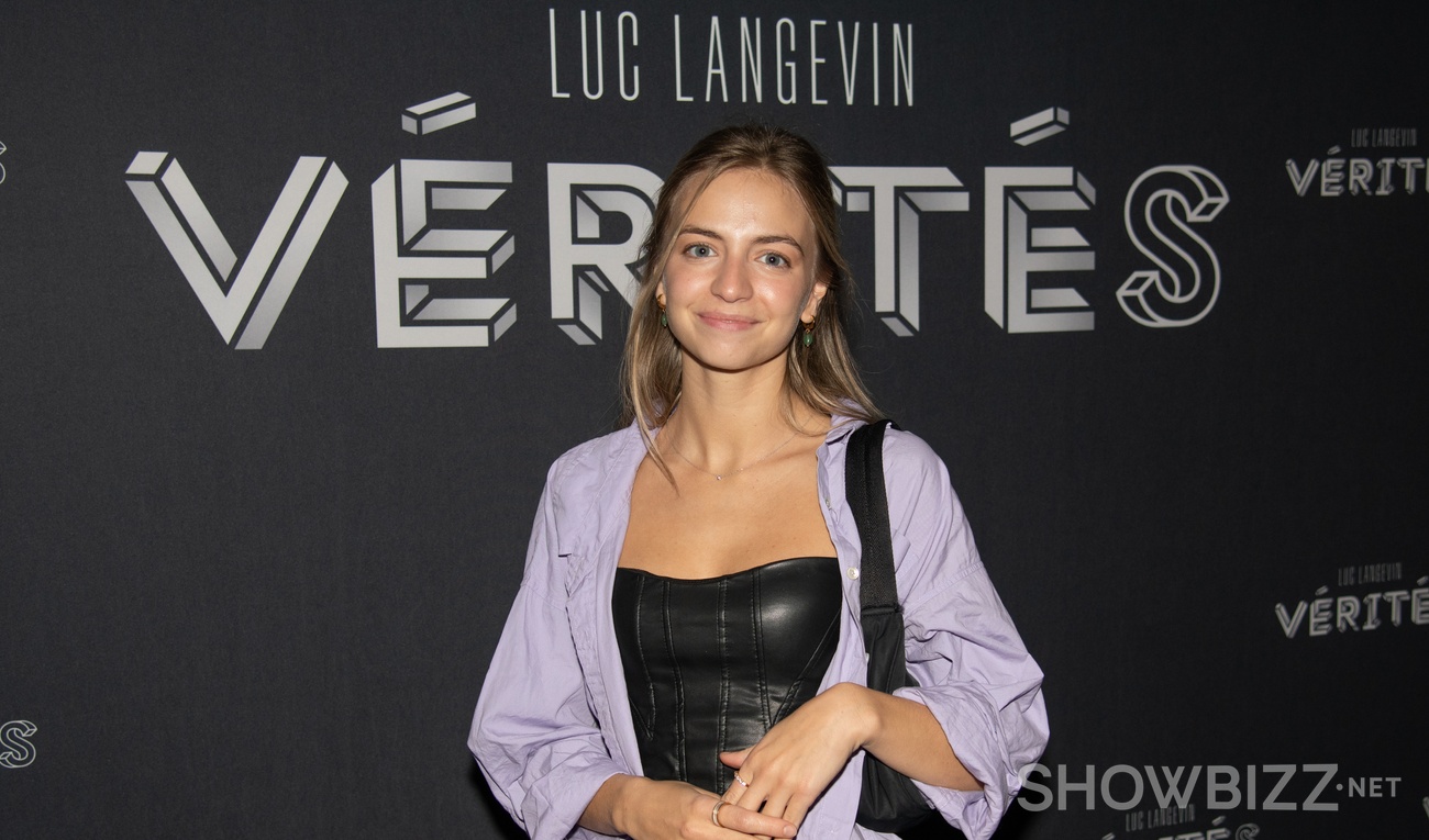 Ludivine Reding pose pour une rare fois avec son amoureux sur un tapis ...