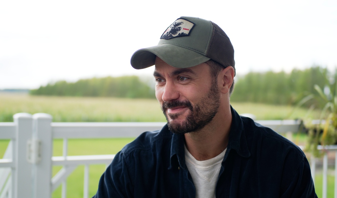 Maxime de Cotret nous révèle un secret de coulisses de 5e rang - Showbizz.net