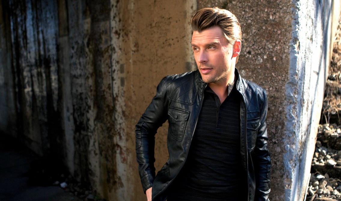 Robby Johnson part en tournée en 2015 - Showbizz.net